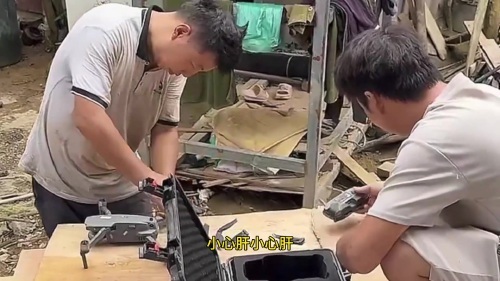 李哥带来了大疆无人机,正在安装调试