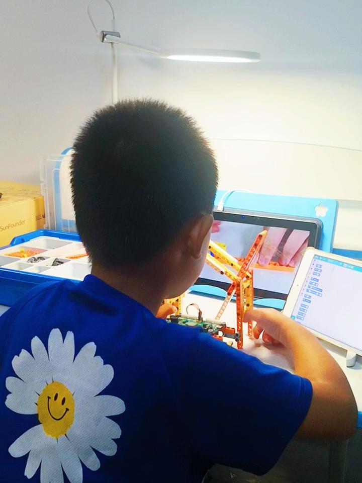 #少儿编程 #机器人教育 #动手动脑 #编程 #让孩子远离手机