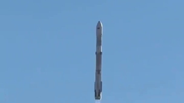 12月3日中午,中国首枚可复用火箭 - 蓝箭航天的"朱雀3号"成功发射入轨...