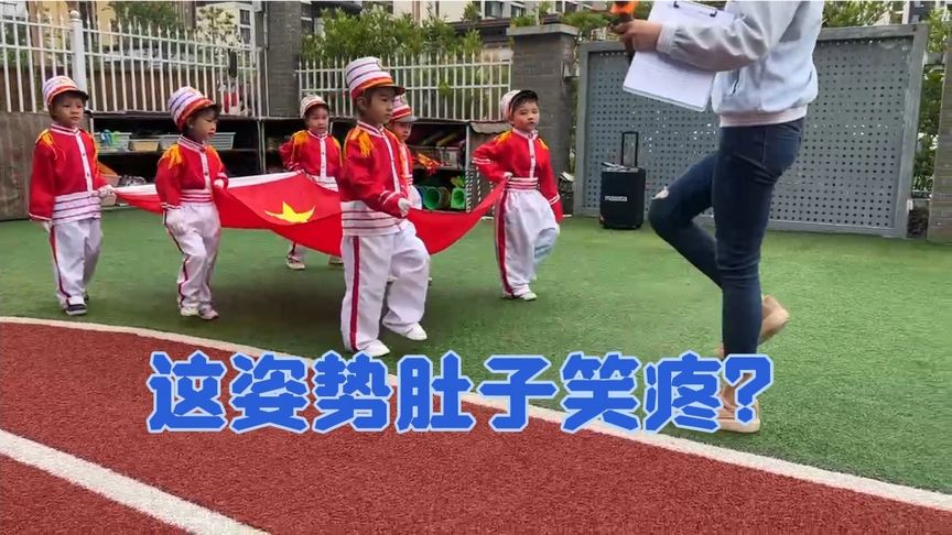 升旗手的动作是千姿百态,你们的童年有这样仪式感吗?