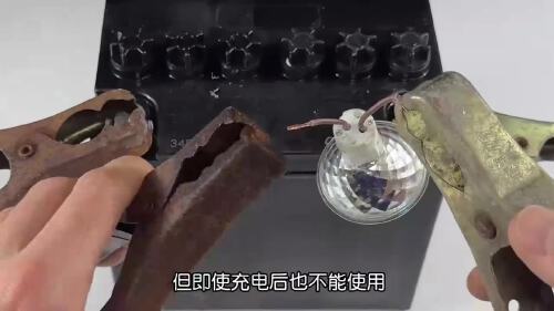 小伙神操作!废弃电瓶秒变新,这修复技术太逆天了