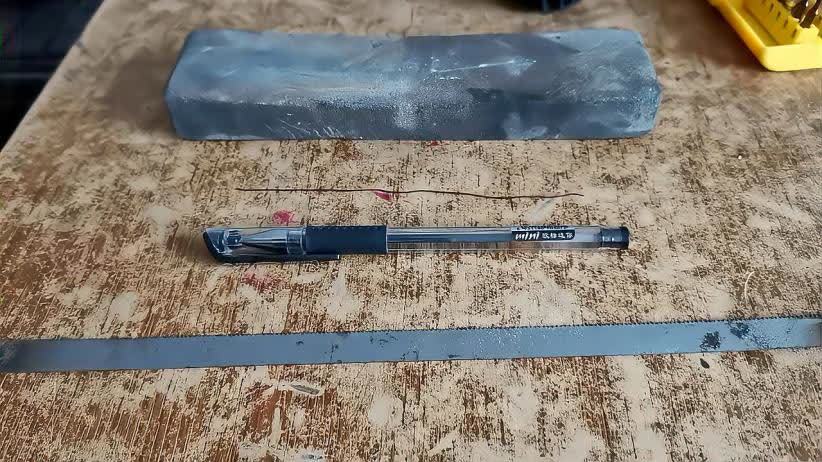 今天教大家用一支圆珠笔做一个鼻孔,矫正器(扩张器)改善呼吸