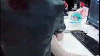 掉皮的皮衣原来也可以穿的这么漂亮,生活小技巧你学会了吗,感谢大家...