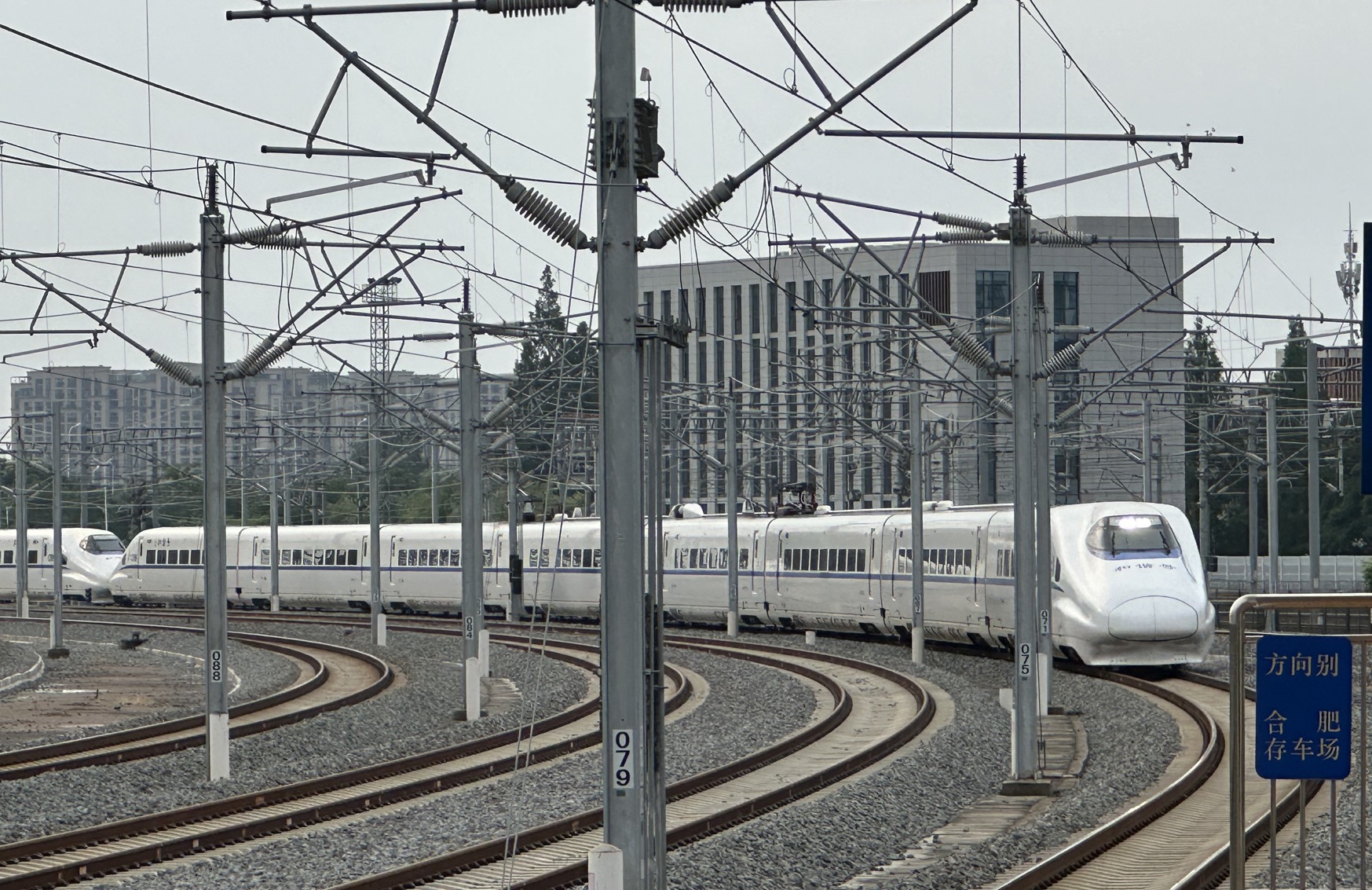 【中国铁路】最新的带鱼!CRH2A-4130+4127(统型)重联担当D3349次(...
