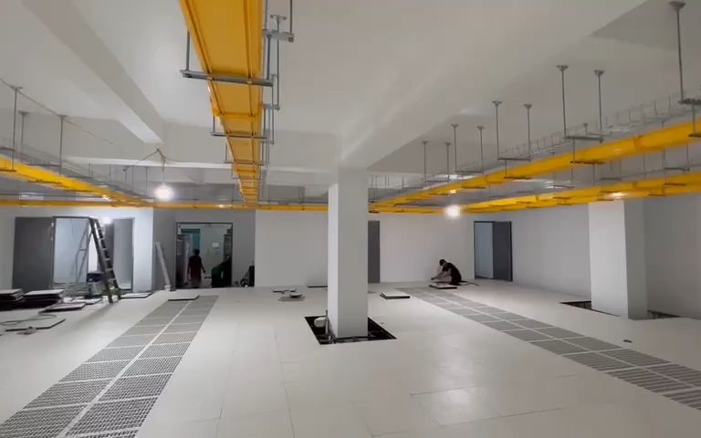宁波乐品网络数据中心地板,塑料光纤槽道,网格桥架最新安装案例