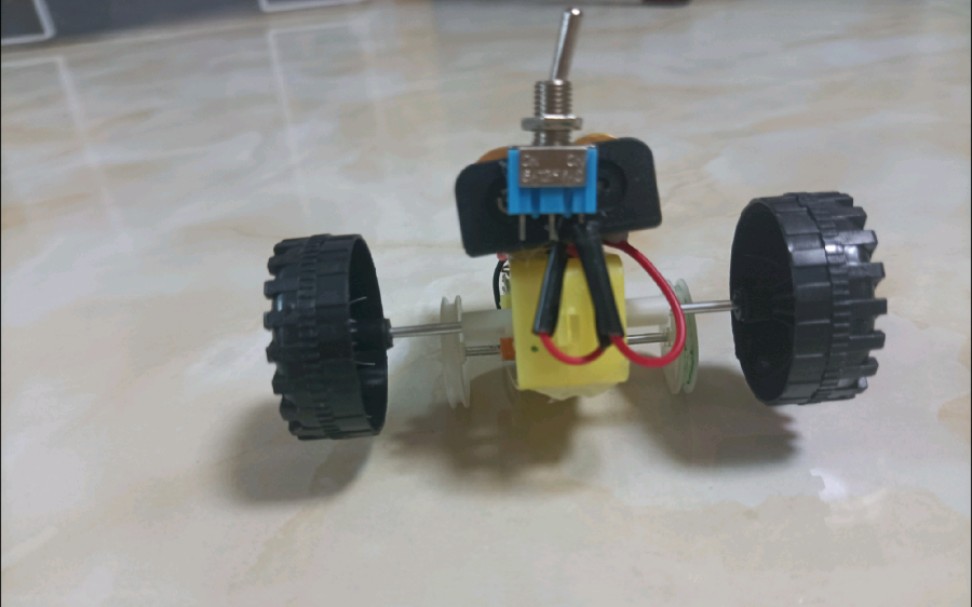 简单科技‖制作最简单电动玩具车系列3,只需马达+电池盒+开关