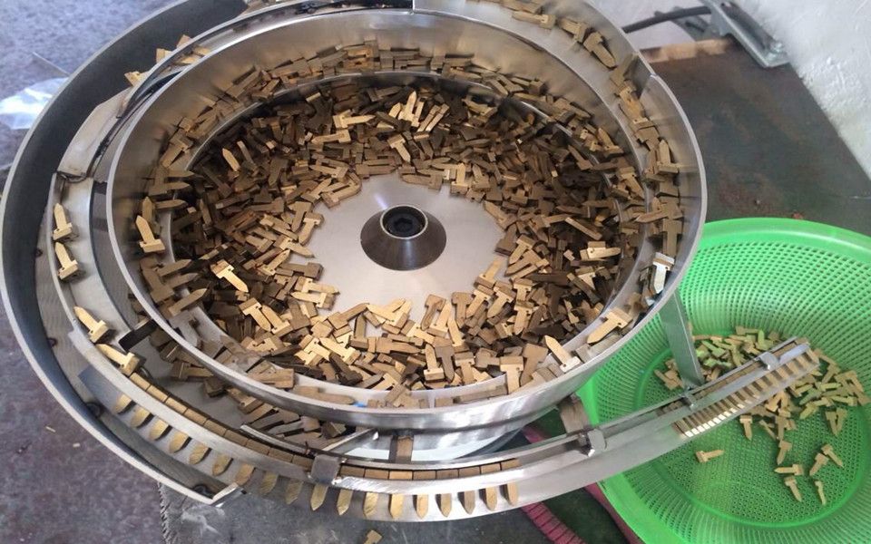 振动盘如何选择?它又是怎样实现自动上料的?