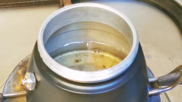 分享用摩卡壶煮出油脂咖啡的.