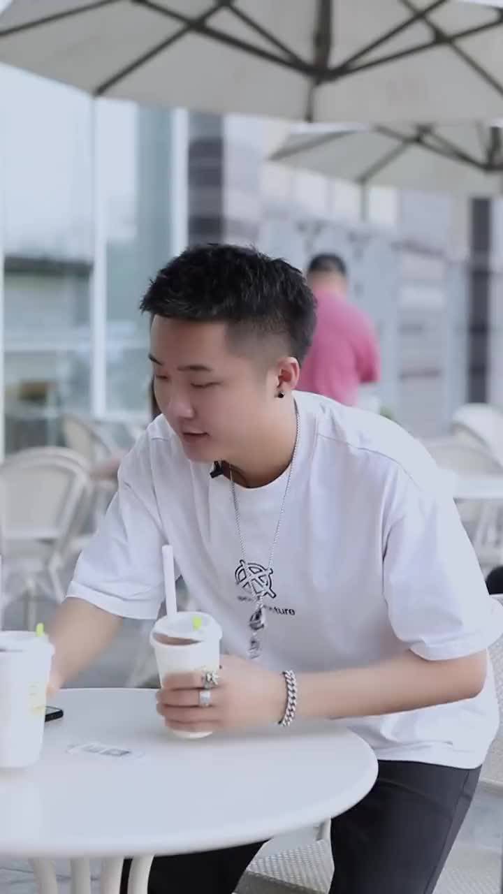 257. 爱一个人是不需要说出来的,你一个眼神一个动作,我就