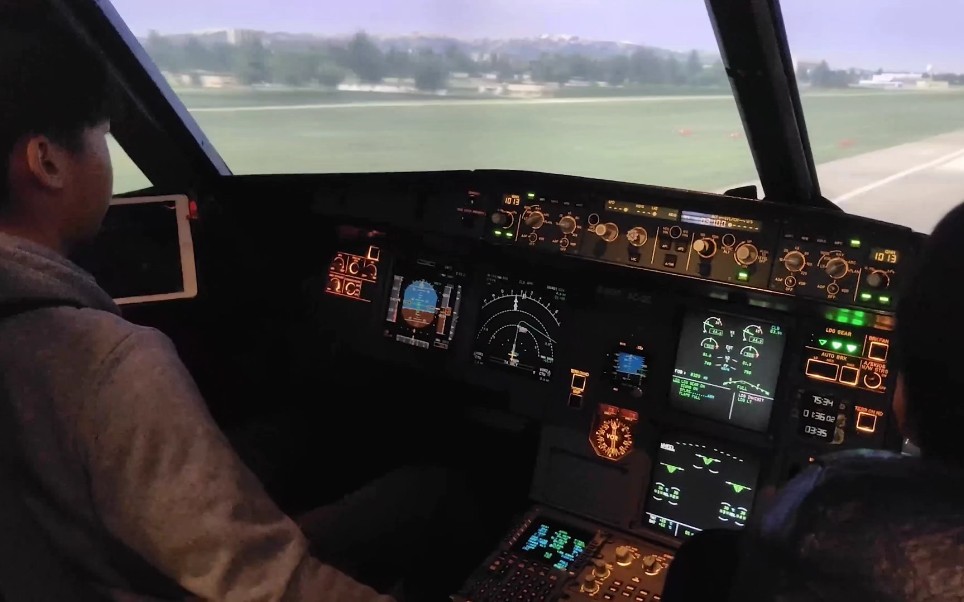 高中生驾驶空客320 D类全动模拟机 6次本场起落航线集锦 原声4K60帧