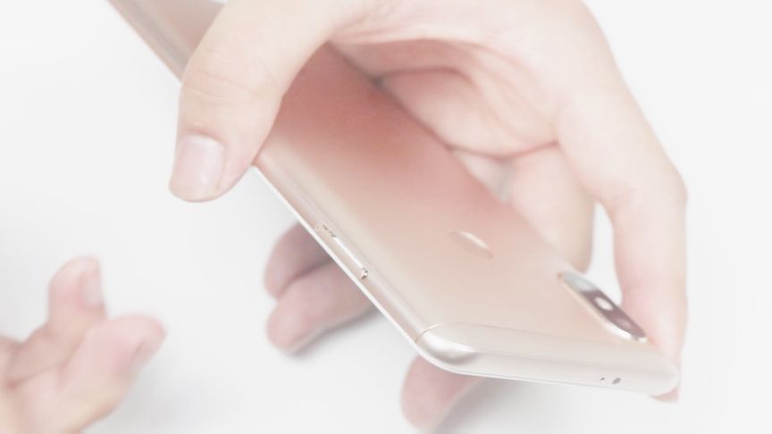 手机换卡时没有卡针怎么办？这个常见的小玩意瞬间变卡针，真实用