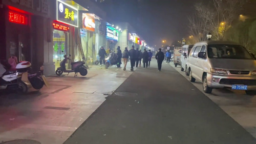 无锡,一商业街到底有多热闹,每家餐馆生意爆满!一起去看看