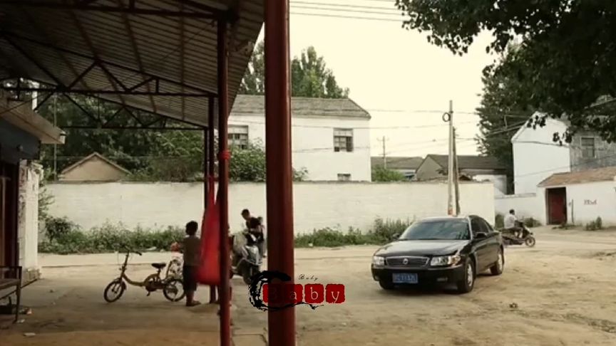 小孩去捡垃圾偷了钱包,校长家访结果…催人泪下