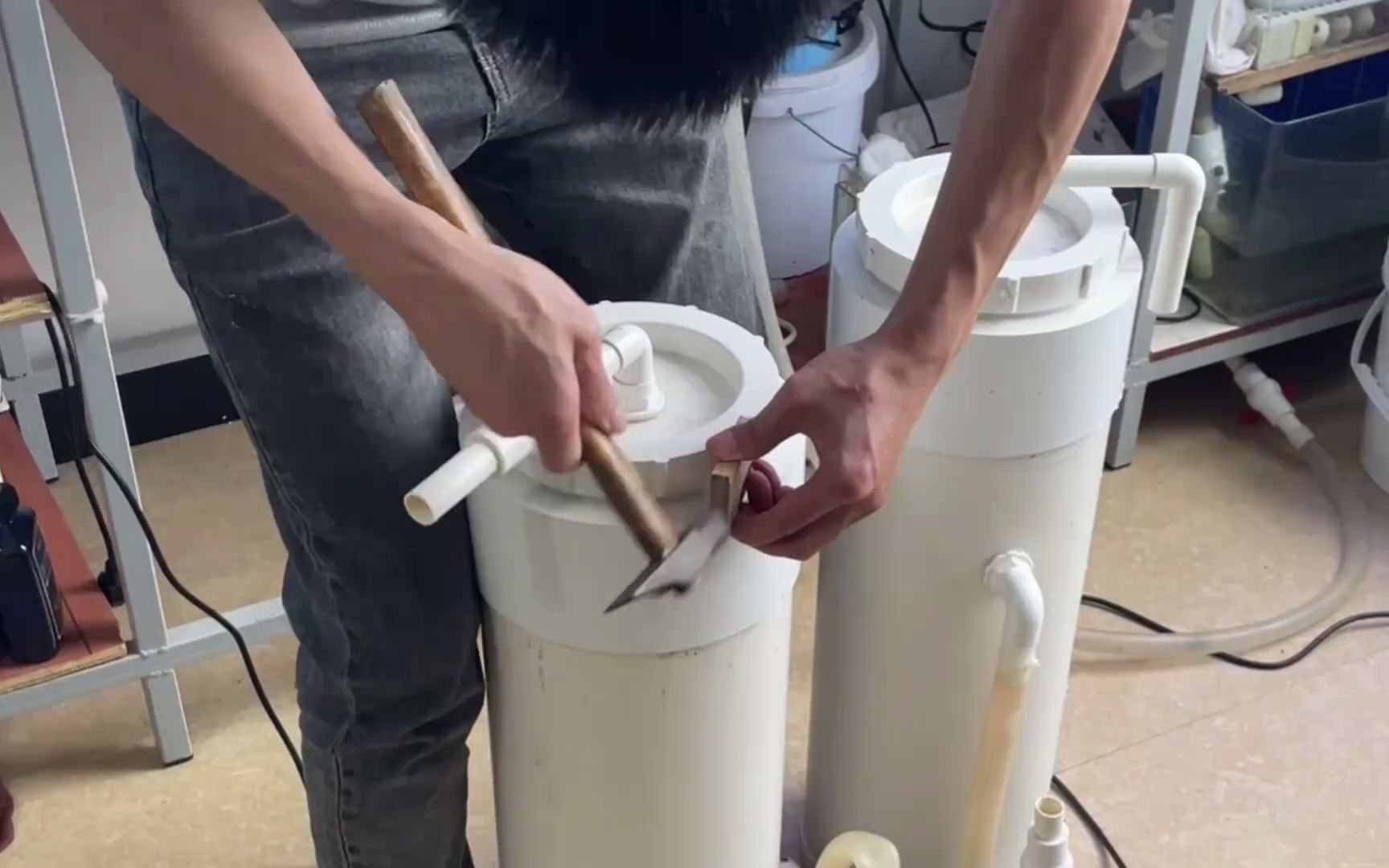 自制打造鱼缸过滤桶,换一次过滤棉太难了,大锤都用上了
