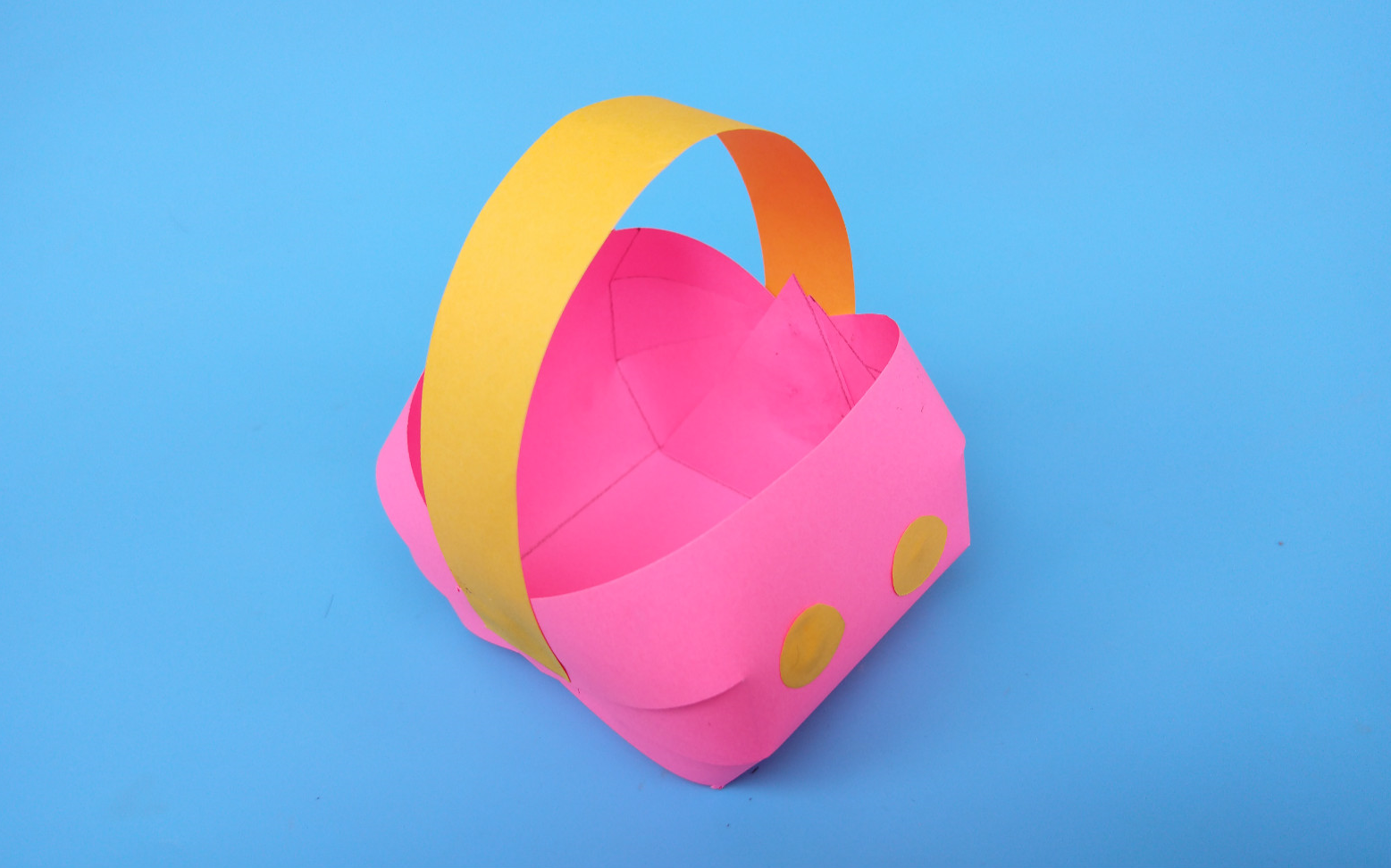 教你用纸做漂亮的篮子,做法非常简单,儿童益智手工折纸教程