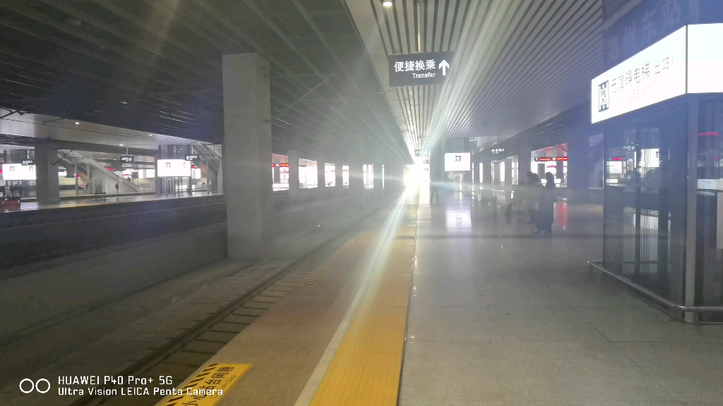 G2066次郑州东站进站