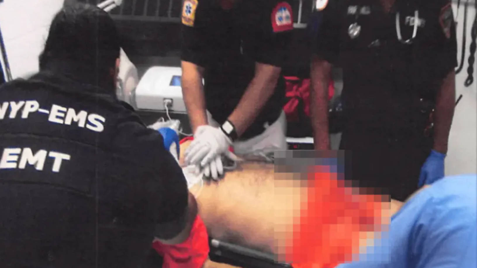 爱泼斯坦"自缢"后照片首度公开,未成年女性日记曝光:爱泼斯坦将她...