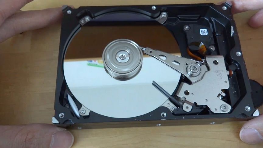 我们的电脑硬盘是怎样工作的?今天拆了一个,涨见识了!
