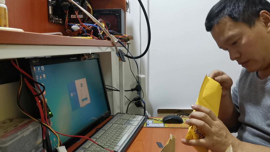 32GU盘提示格式化还格式化不了是什么问题看看能不能把数据提出来