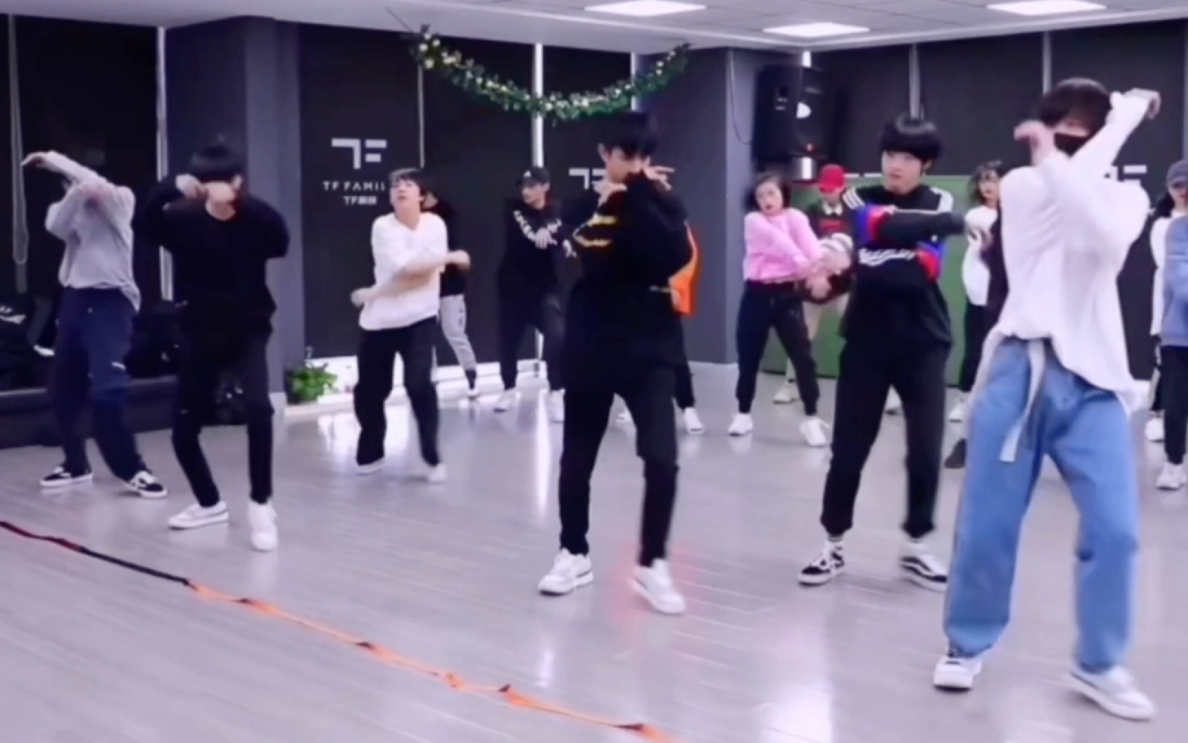 【TF家族二代×三代】跳舞花絮,舞动奇迹…