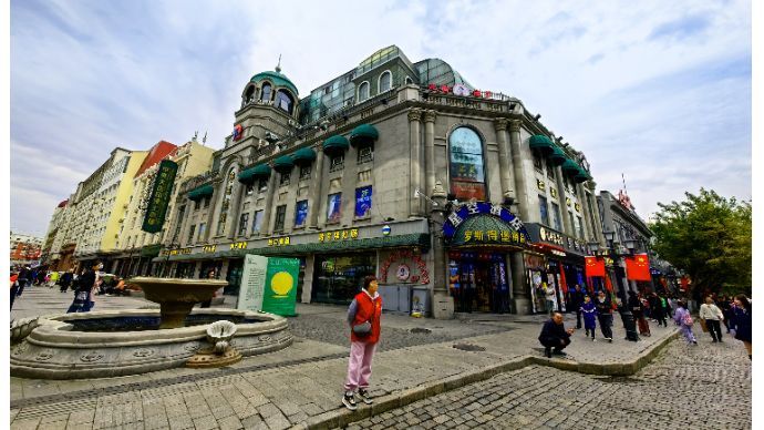 哈尔滨中央大街,到处都是欧式建筑,没想到是“被划给”中国人的