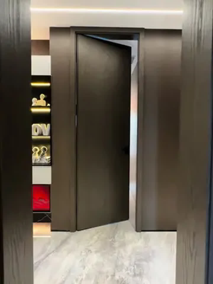 次卧连着阳台的户型,做了一门通顶,没有做隔断,拆掉了原有的推拉门,做...