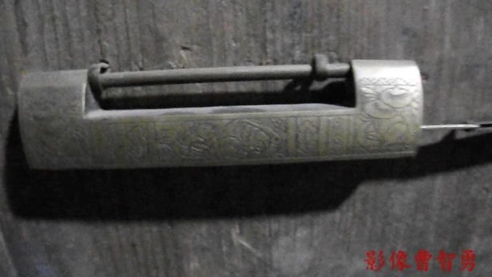 渐渐消失的老物件,或许你家用的钢制防盗门锁,你见过木门铜锁吗