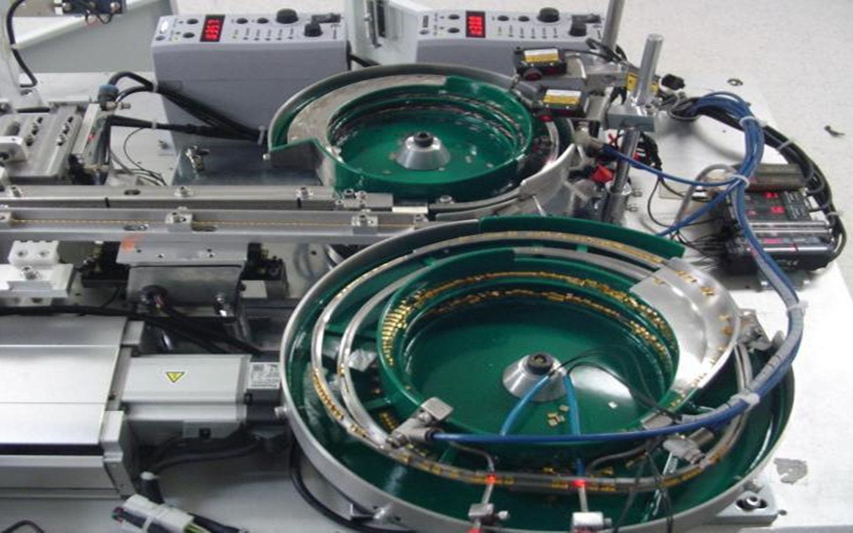 振动盘除了做流道连接上料还能使用什么来上料?