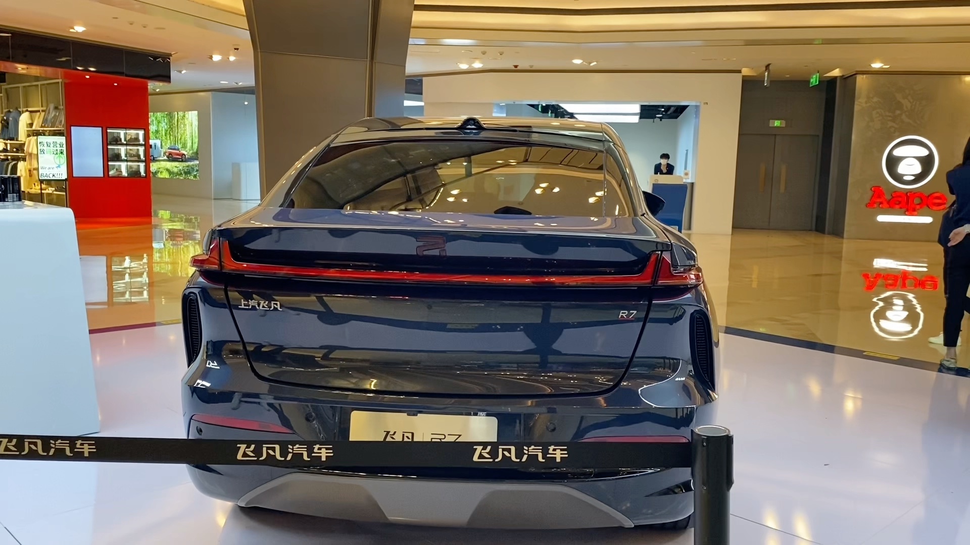 飞凡汽车 R7无框感应式电开关车门