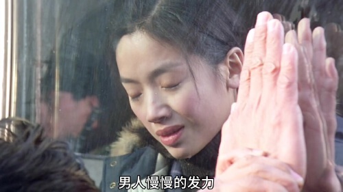 发哥竟可以将戒指穿过玻璃