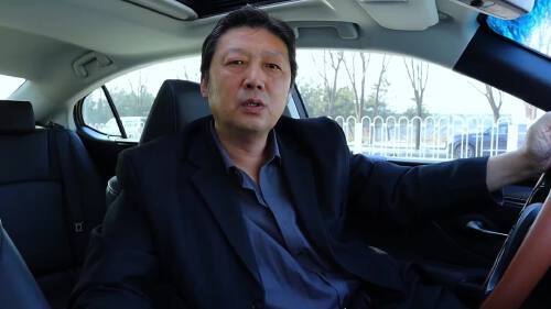 侧方位出库如何判断右车头角是否会剐蹭到前车尾部