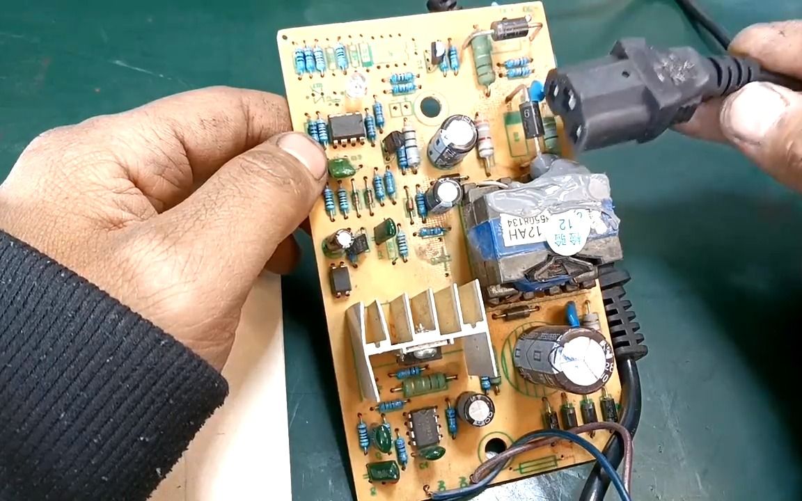 电动车充电器借出去后 充电就绿灯亮不充电故障原因讲解