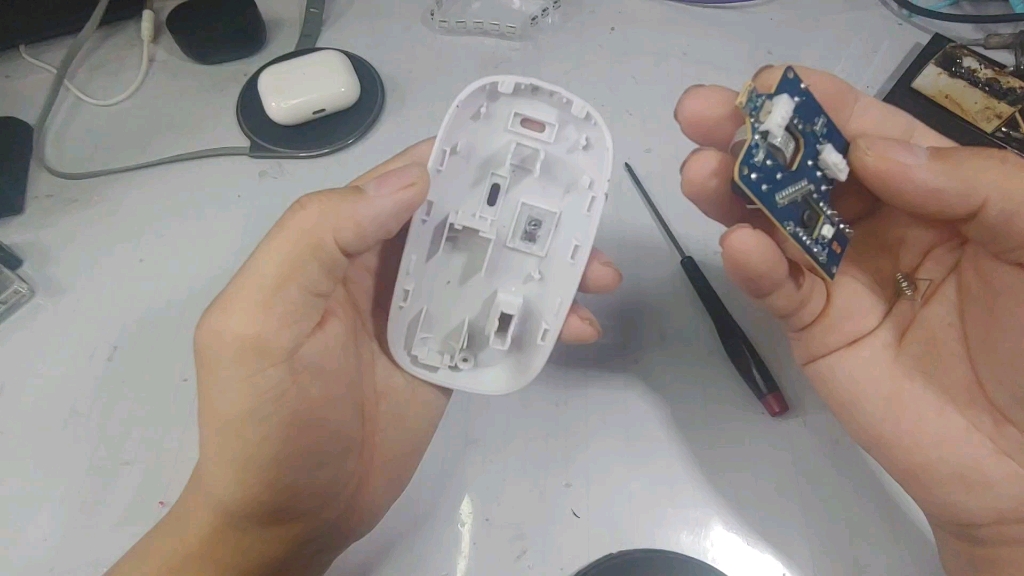 维修一个蓝牙鼠标 和蓝牙耳机 故障简单处理