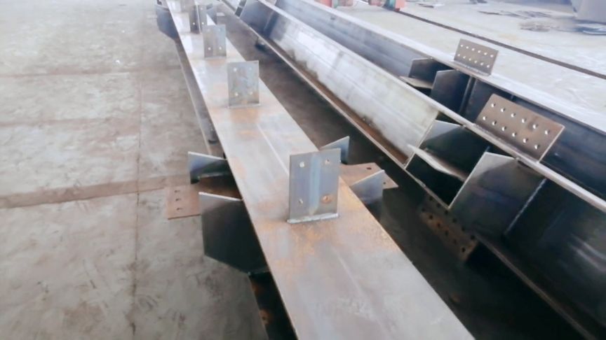 钢结构多高层是今后的发展趋势,越来越多的民用建筑会使用钢结构