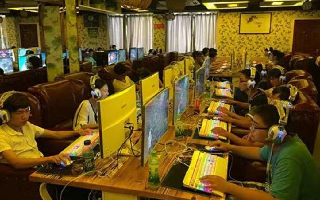 为什么网吧里几百台电脑,网速还不卡?老板说出3个原因,秒懂