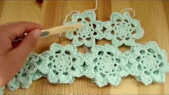 毛线编织基础教程 用钩针织毛衣的方法宝宝花朵衣
