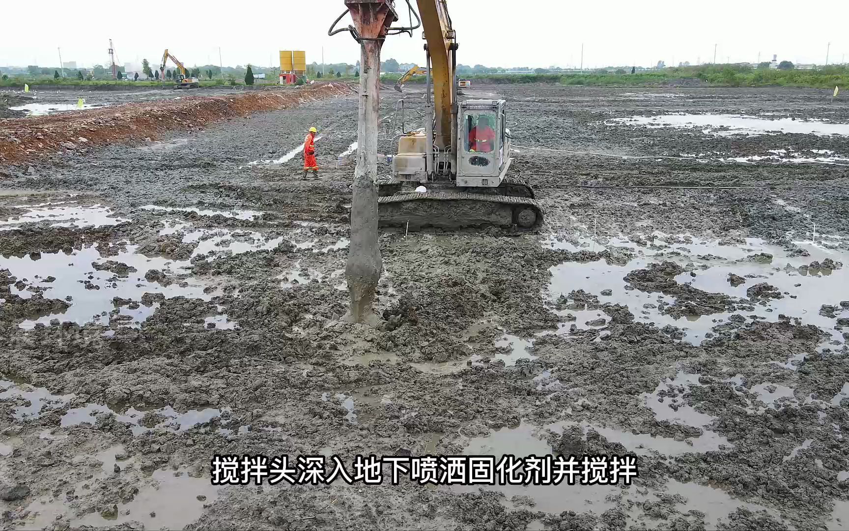 施工队坚持用清淤换填代替原地固化淤泥,不料惨遭打脸