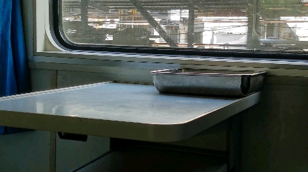 火车上人少的硬座(硬卧),一人一个铺美滋滋