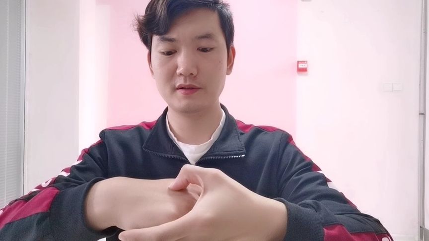 外劳宫穴,功效:颈椎病,落枕,祛风止痛疗效好