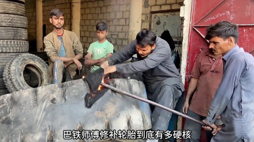 巴铁师傅采用火补的修补技术,维修装载机轮胎全过程