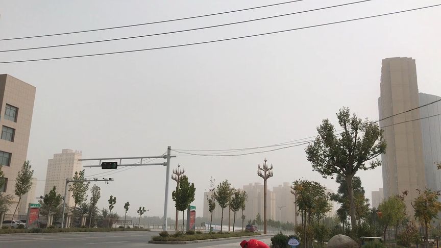 灰尘是地球上永不疲倦的旅行者,它随着空气的动荡而飘流。