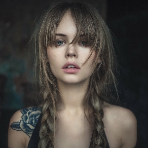 十七岁歌手想打中单 