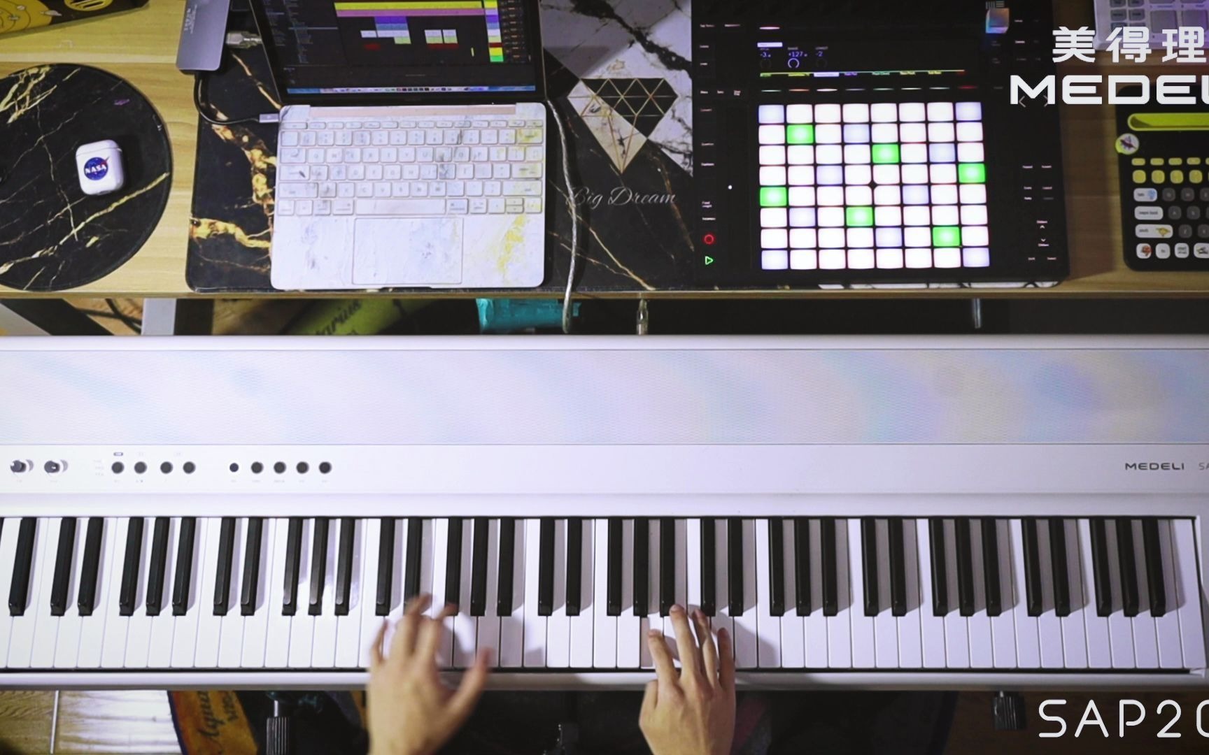 夏天的风@SAP200 这是一首有温度的曲子,你听听看有几度?