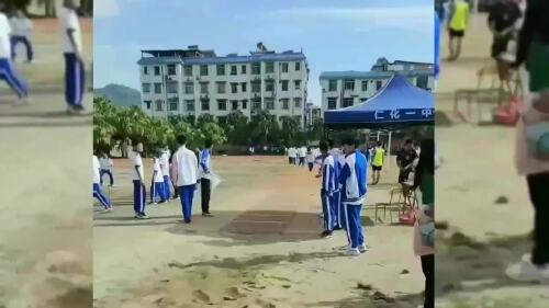 盘点运动会的搞笑瞬间,一出场就是焦点,直接起飞咯