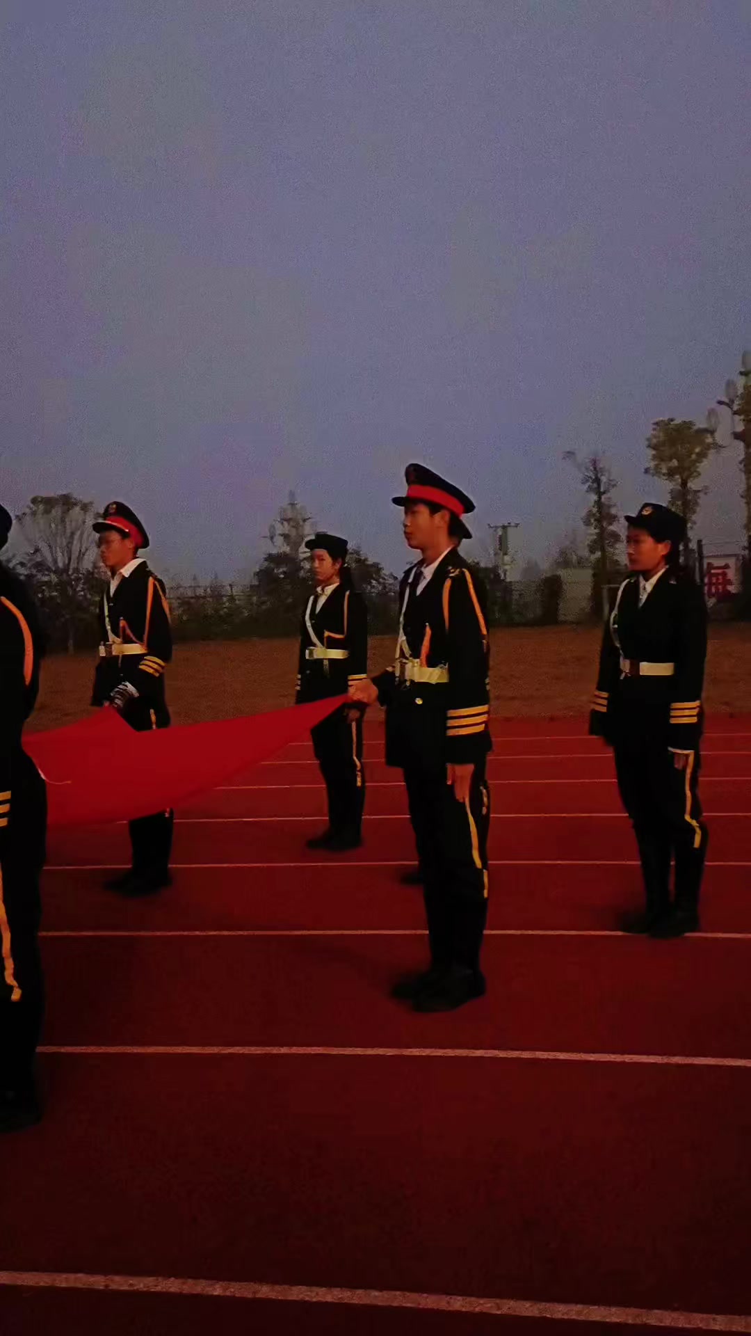 让国旗在孩子们心中高高飘扬#少年强则国强 #南宾中学第14周升旗仪式