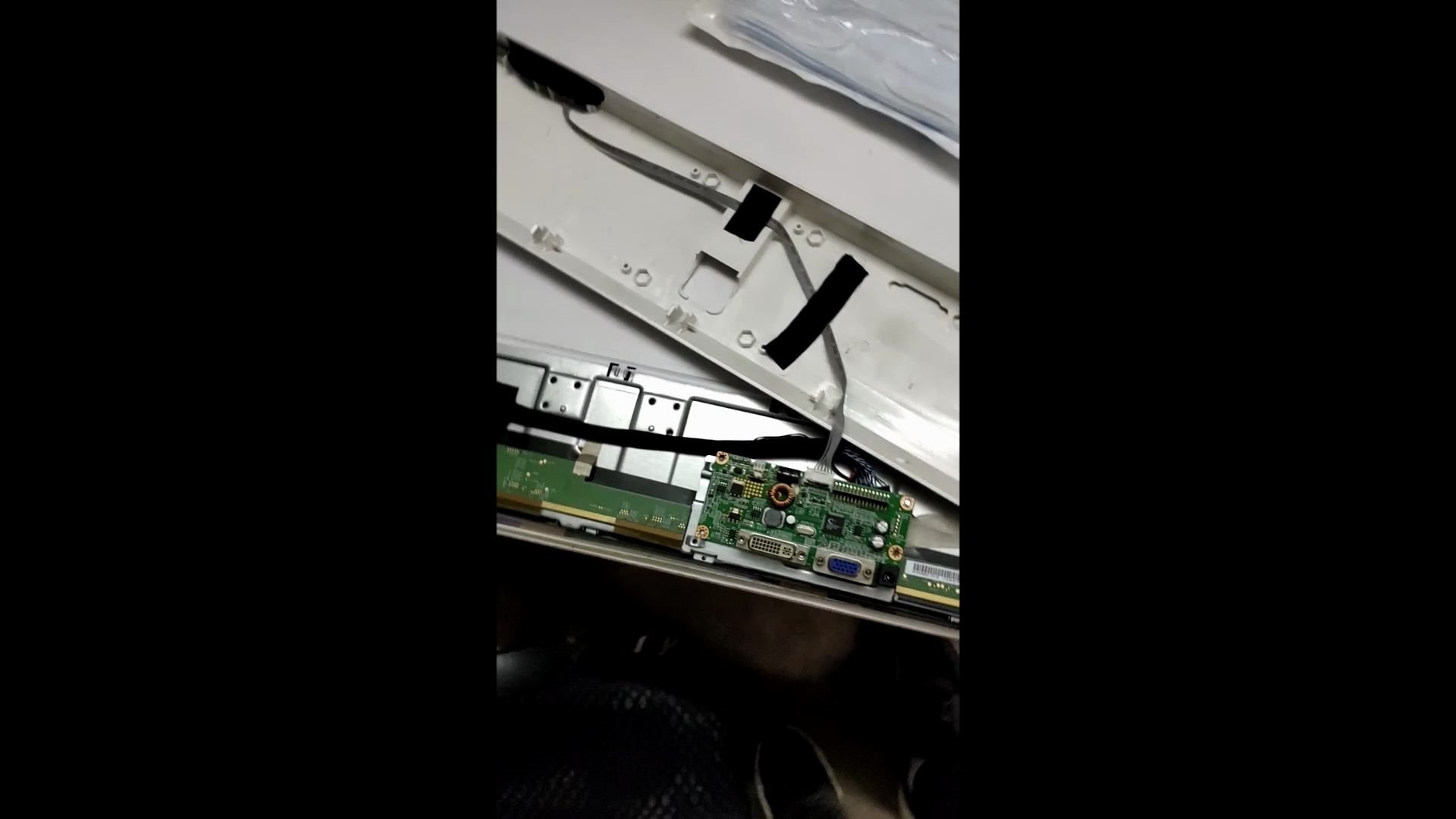 显示屏与显卡接口不匹配?不想换显示屏?教你一招!