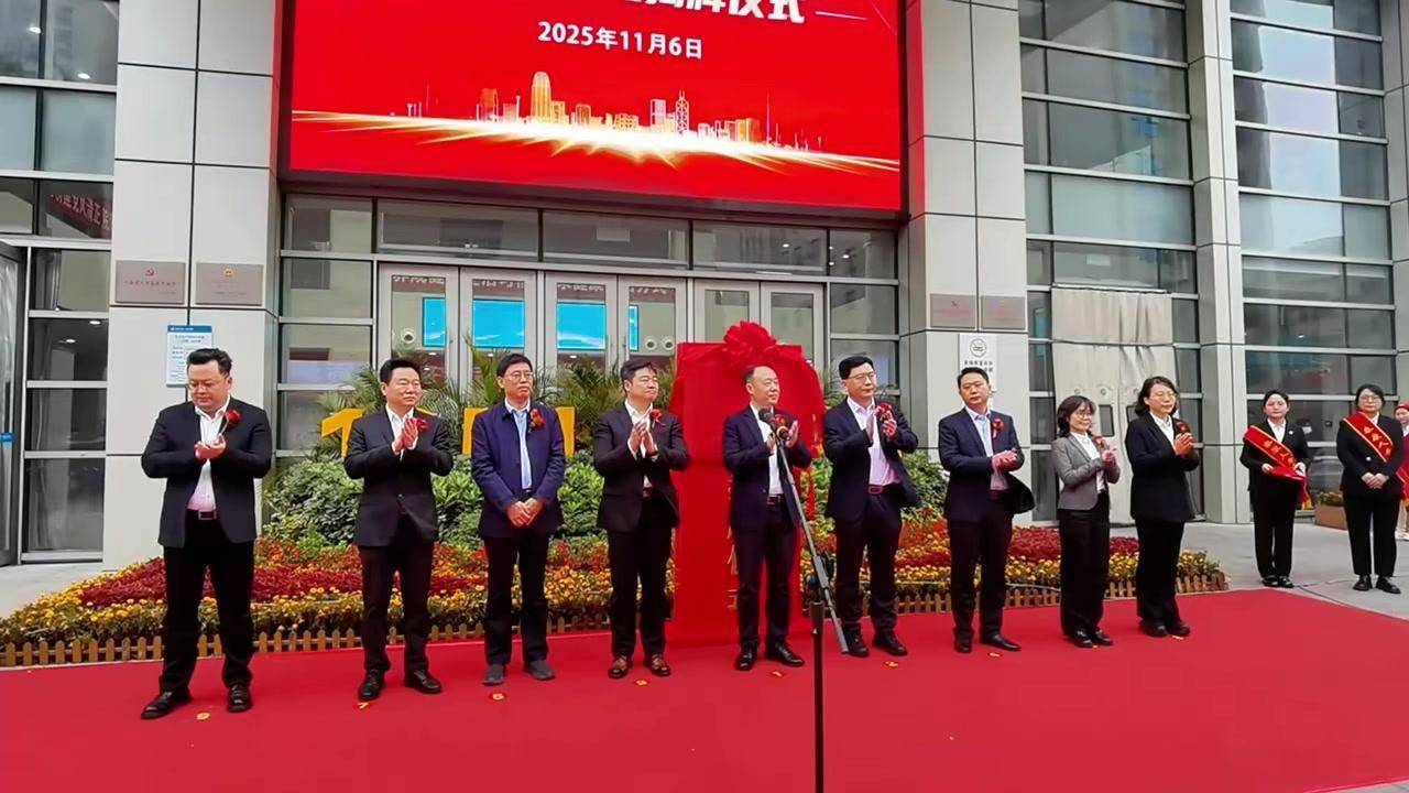 11月6日,南阳医专一附院泰康健保通服务驿站正式成立,将实现出院结算...