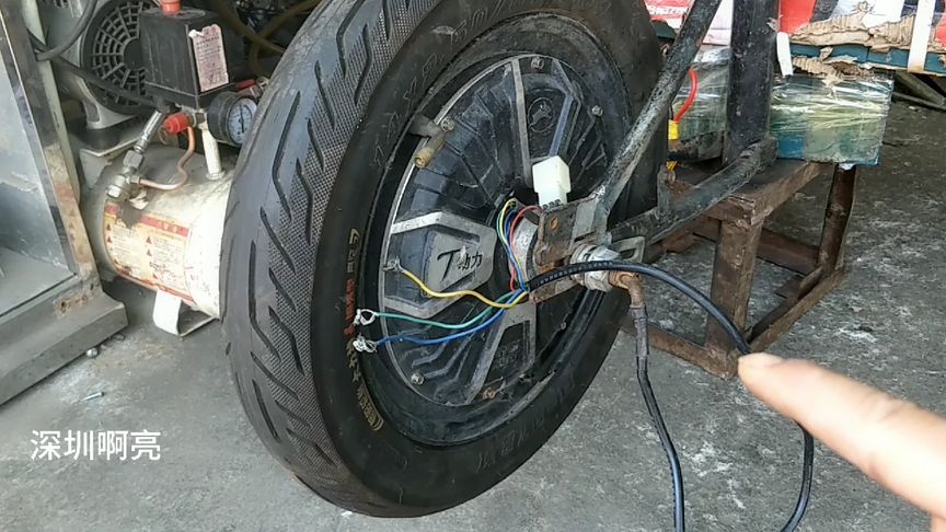 电动车电机可以发电,大家都不相信来看小伙实际操作给你看