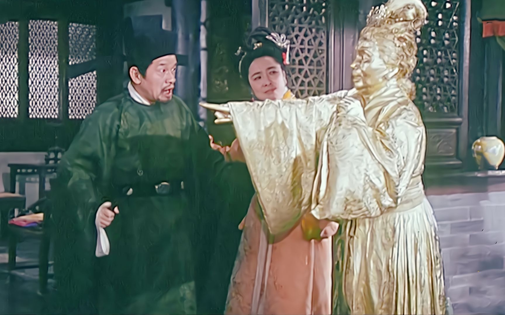 县令得到一个点金棒,他财迷心窍,把母亲和妻子都变成了黄金