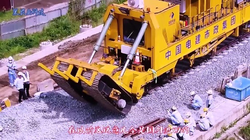 火车轨枕是如何铺设的,冒着雨全程拍摄画面,你了解过吗